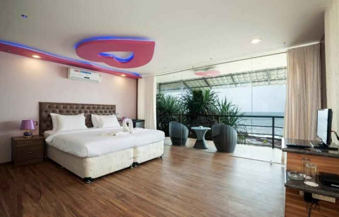 Mandrem Beach - How To Reach, Best Time & Tips | All About Goa