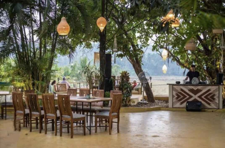 Mandrem Beach - How To Reach, Best Time & Tips | All About Goa