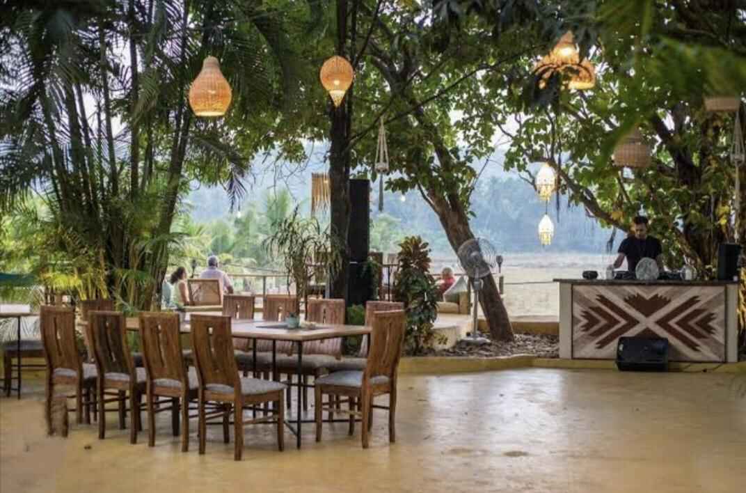 Mandrem Beach - How To Reach, Best Time & Tips | All About Goa