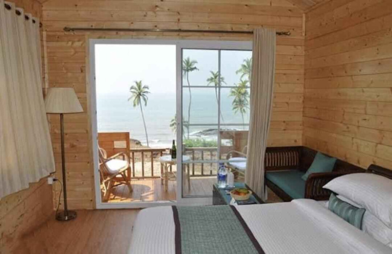 Ozran Beach - How To Reach, Best Time & Tips | All About Goa