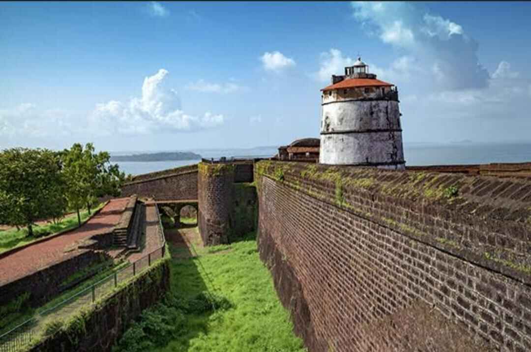 Sinquerium Beach - How To Reach, Best Time & Tips | All About Goa