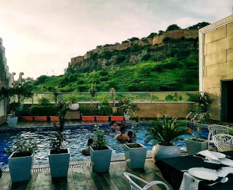 13 Best Private Cabin Cafe And Restaurant For Couples In Gwalior